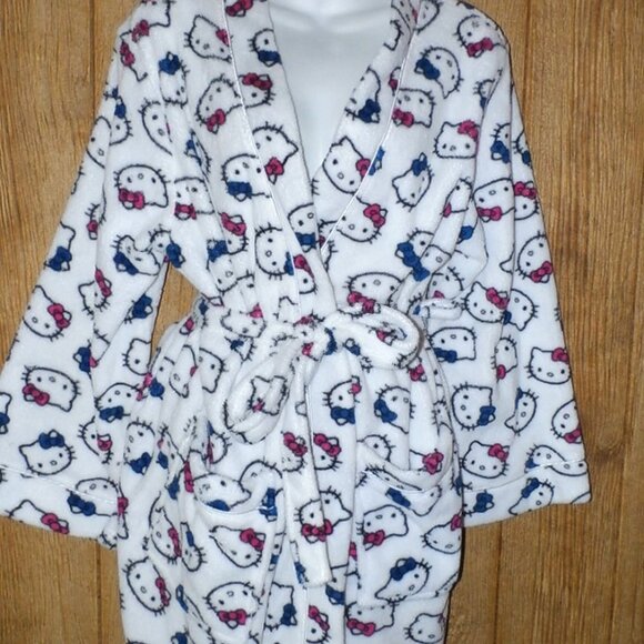 Hello Kitty | Intimates & Sleepwear | Hello Kitty Sanrio Plush Bath ...